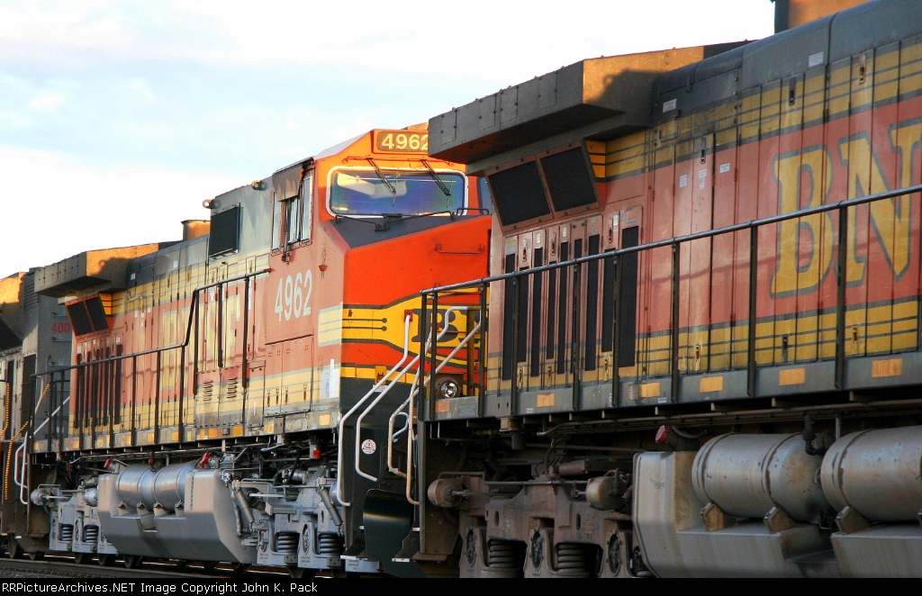 BNSF 4962